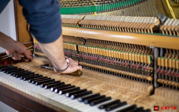 Todo lo que necesitas saber para afinar un piano de pared: guía ...
